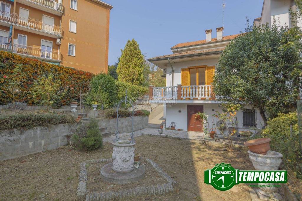 Villa in vendita a Pavia via Nascimbene