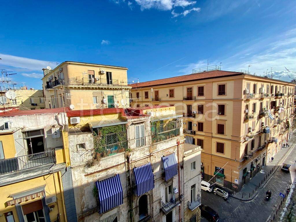 Appartamento in vendita a Napoli via San Cosmo Fuori Porta Nolana, 1