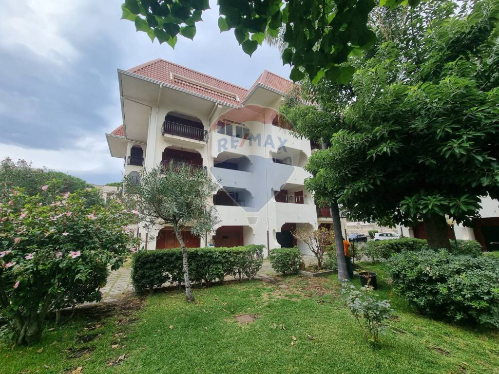 Appartamento in vendita a Giardini-Naxos via Recanati, 7