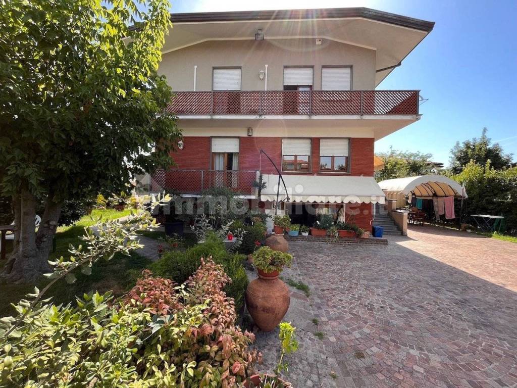 Villa Bifamiliare in vendita a Forte dei Marmi via Salvador Allende