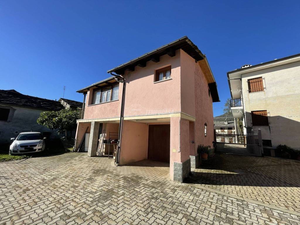 Casa Indipendente in vendita a Castelnuovo Nigra via Croce Dott. G. 60