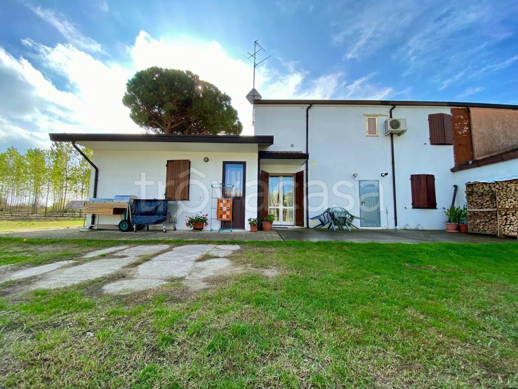 Villa Bifamiliare in vendita a Comacchio strada Statale Romea, 74