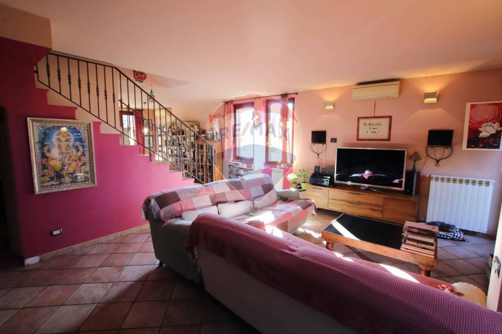 Villa a Schiera in vendita a Caronno Pertusella via Giosuè Carducci, 128