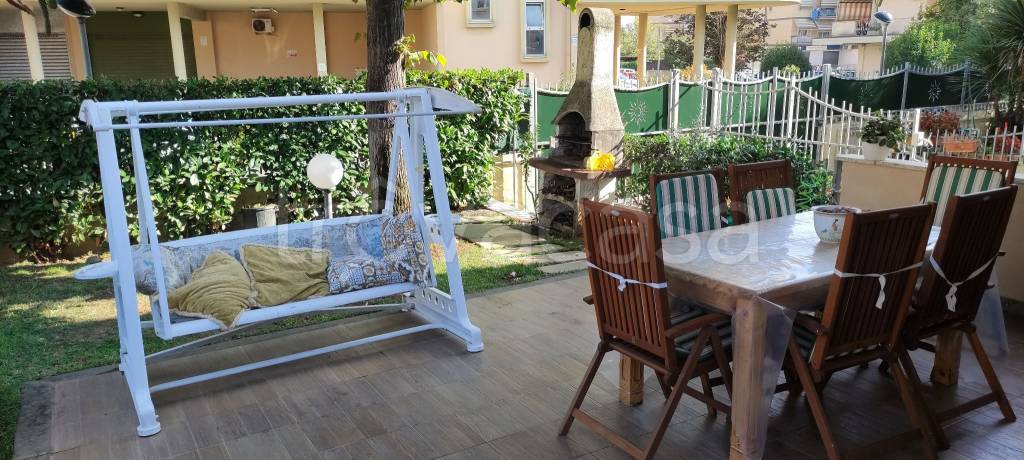 Villa Bifamiliare in in vendita da privato ad Aprilia via Muzio Clementi, 17