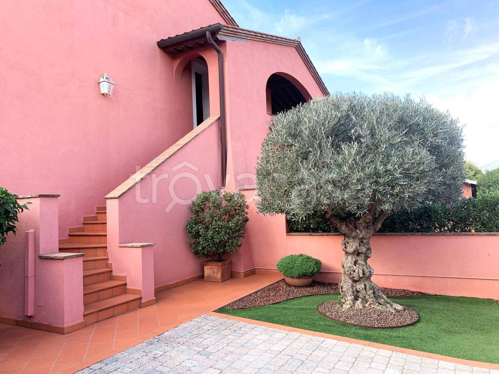 Appartamento in vendita a Calcinaia via Eugenio Montale