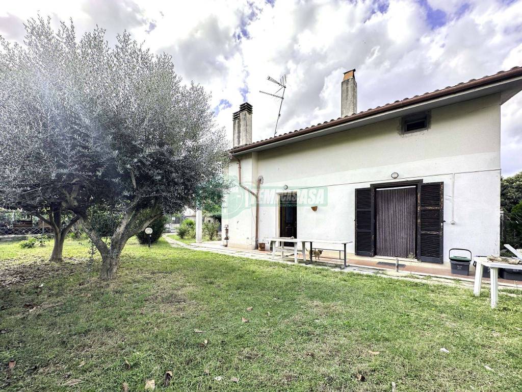 Villa Bifamiliare in vendita ad Anguillara Sabazia via Residenza Claudia