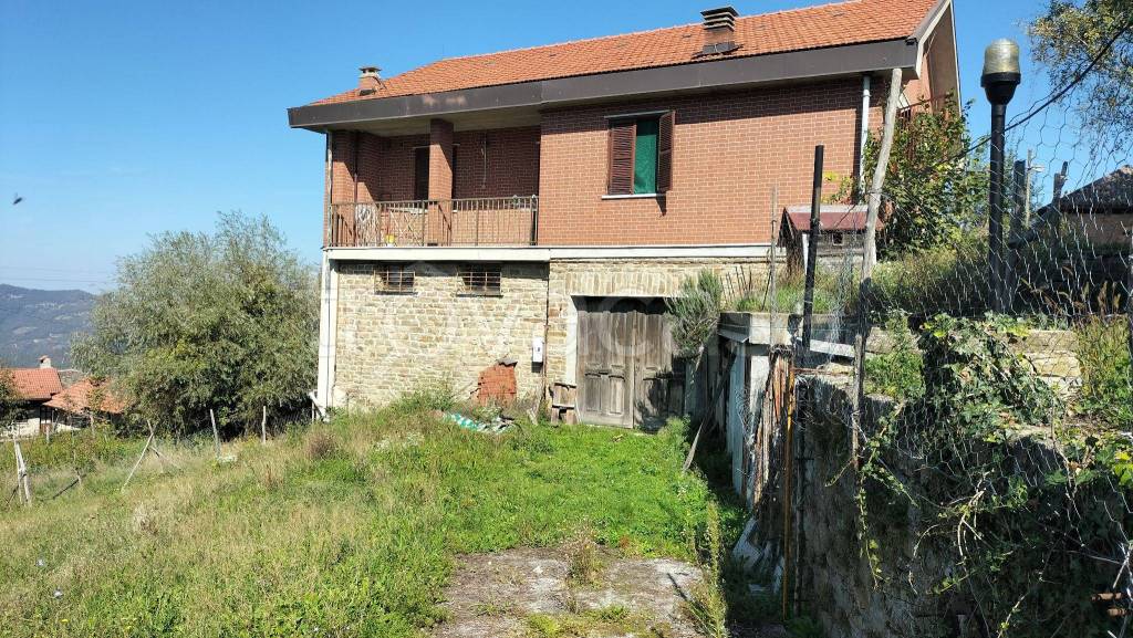 Villa in in vendita da privato a Bergolo località Pian Bergolo, 4