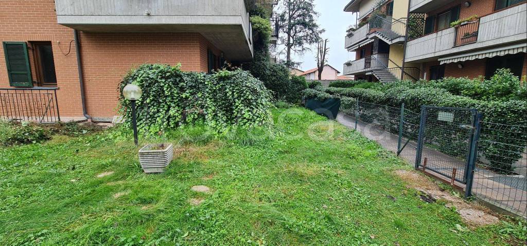 Appartamento in in vendita da privato a Garbagnate Milanese via Biscia, 40