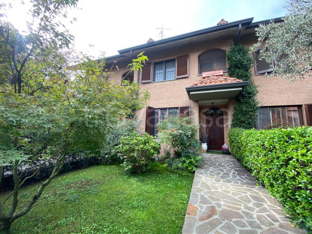 Villa a Schiera in vendita a Nova Milanese via Vanzati