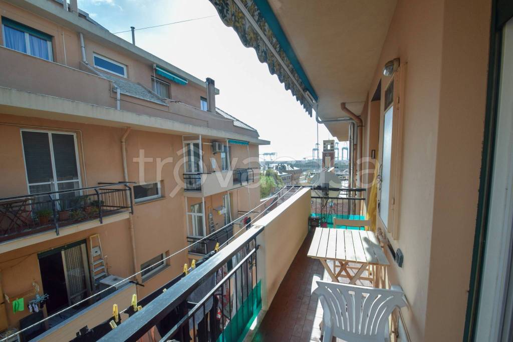 Appartamento in vendita a Genova via Ramellina, 4