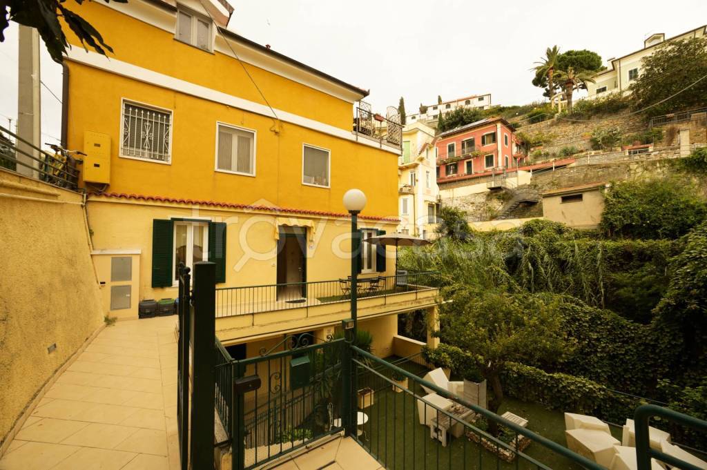 Appartamento in vendita ad Alassio via a Solva, 28