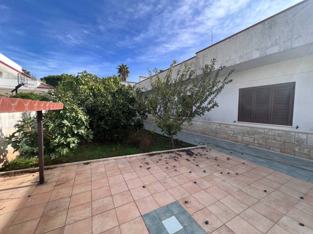 Villa in vendita a Veglie via Ignazio Silone, 7
