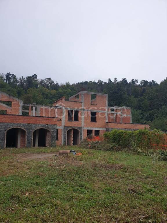 Appartamento in vendita a Pignone via Provinciale