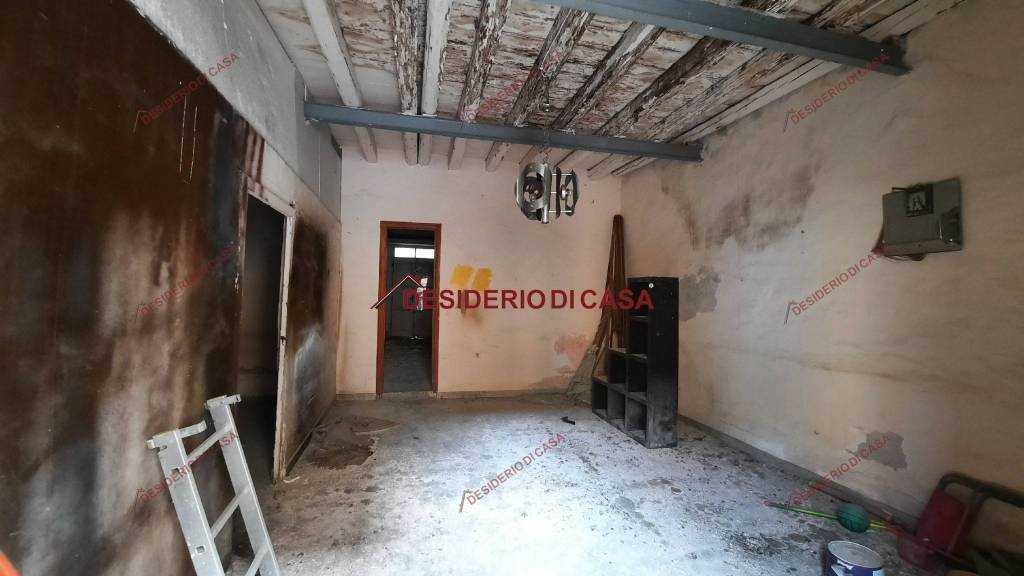 Casa Indipendente in vendita a Campofelice di Roccella piazza Giuseppe Garibaldi, 14
