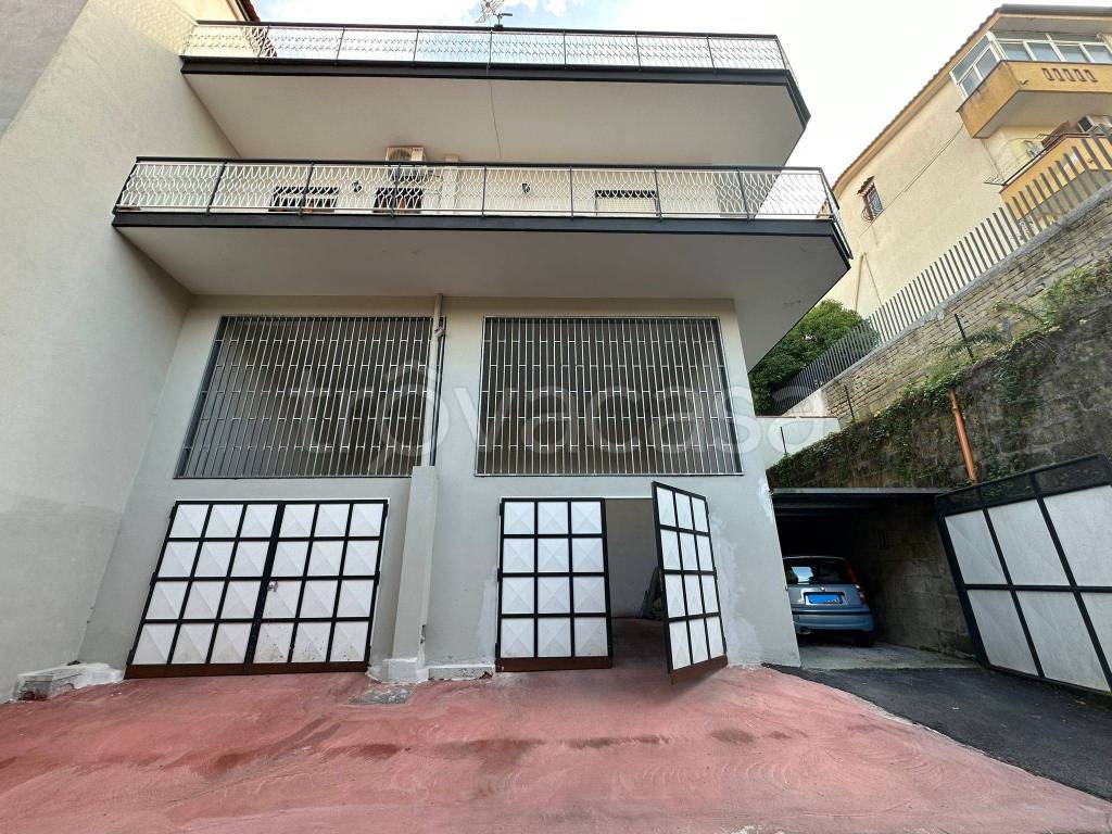 Intero Stabile in vendita a Marano di Napoli via Marano Quarto, 5
