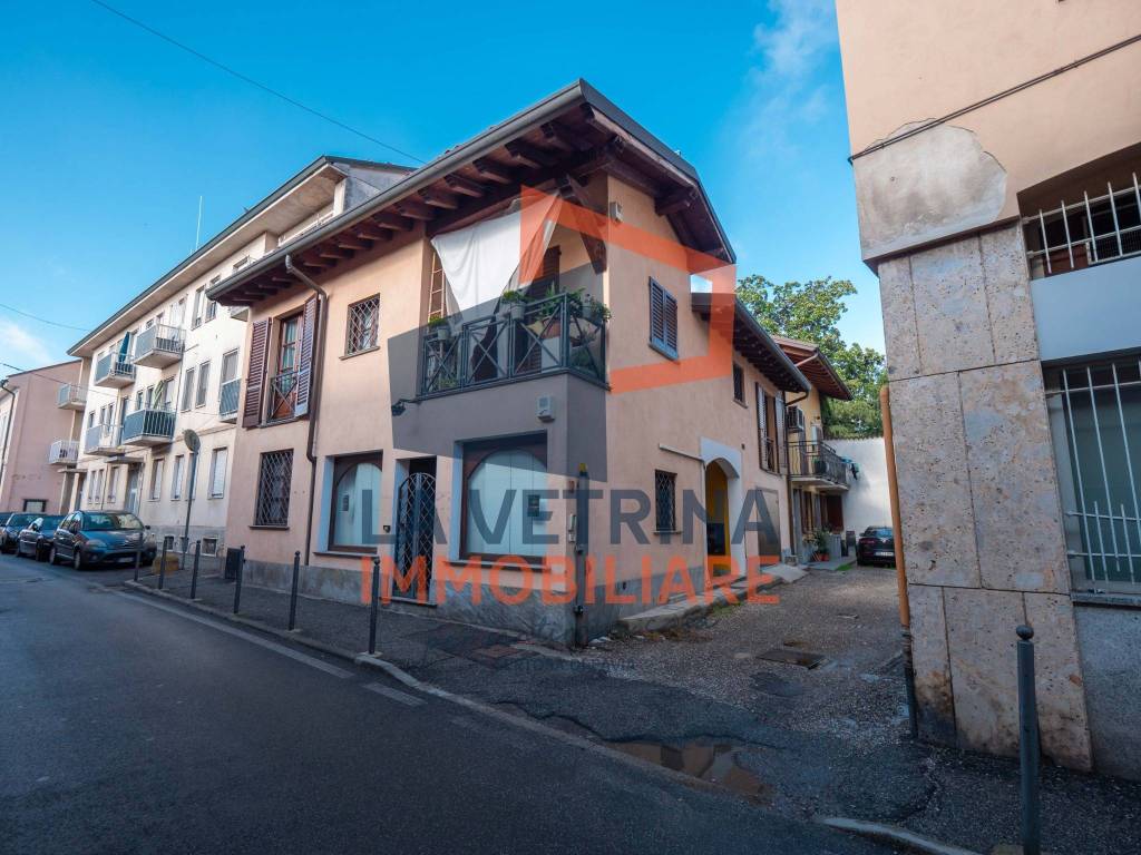 Casa Indipendente in vendita a Casorate Primo via Carlo Mira, 4