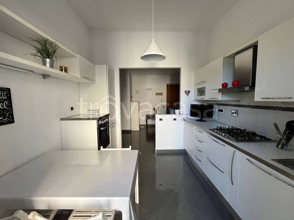 Appartamento in vendita a Genova via Bari, 3