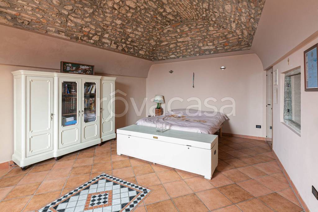 Appartamento in vendita ad Asso via g. Curioni, 2