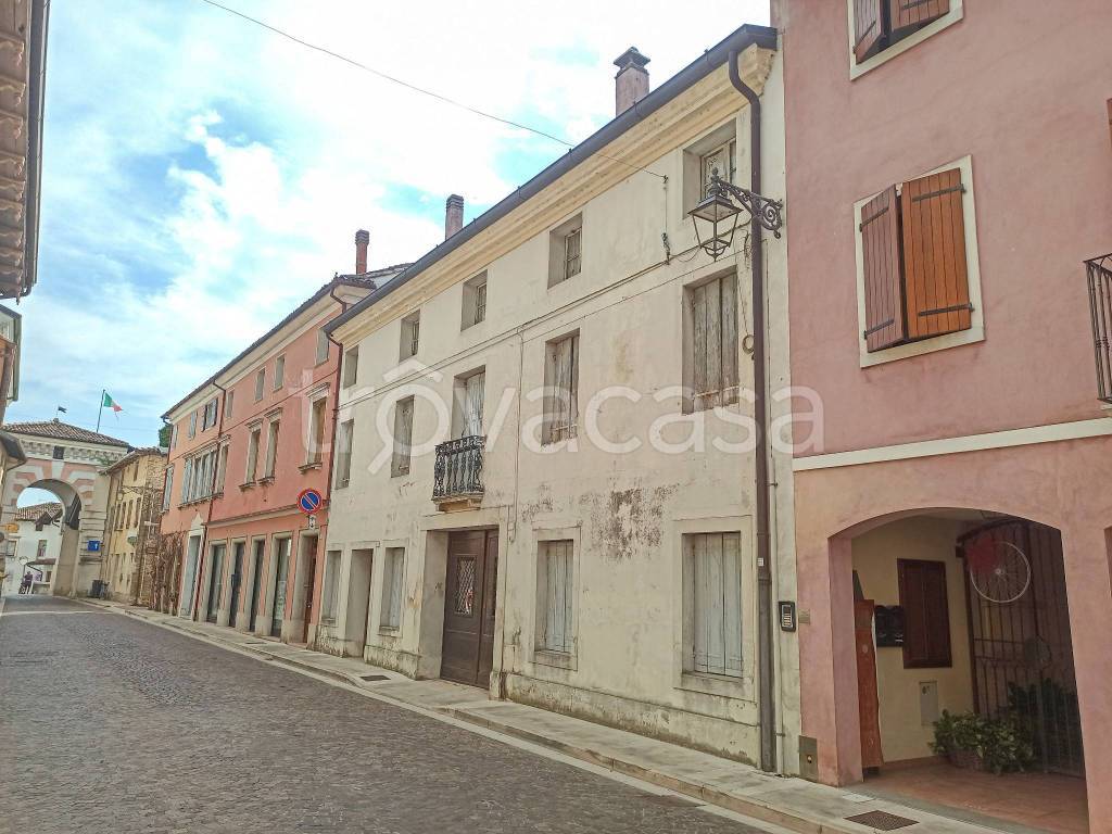 Intero Stabile in vendita a Sesto al Reghena via Roma, 10