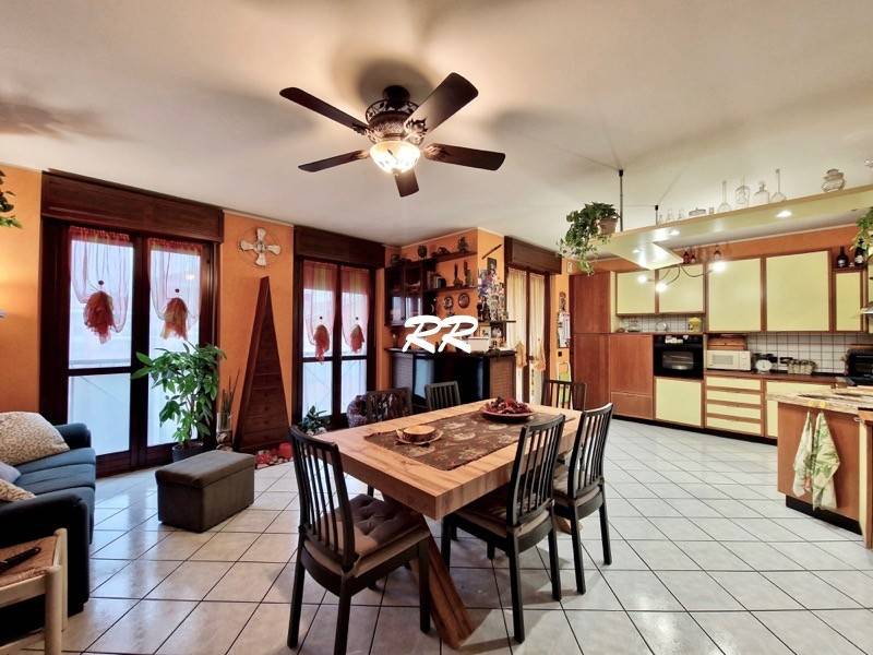 Appartamento in vendita a Bollate via Enrico Berlinguer, 28