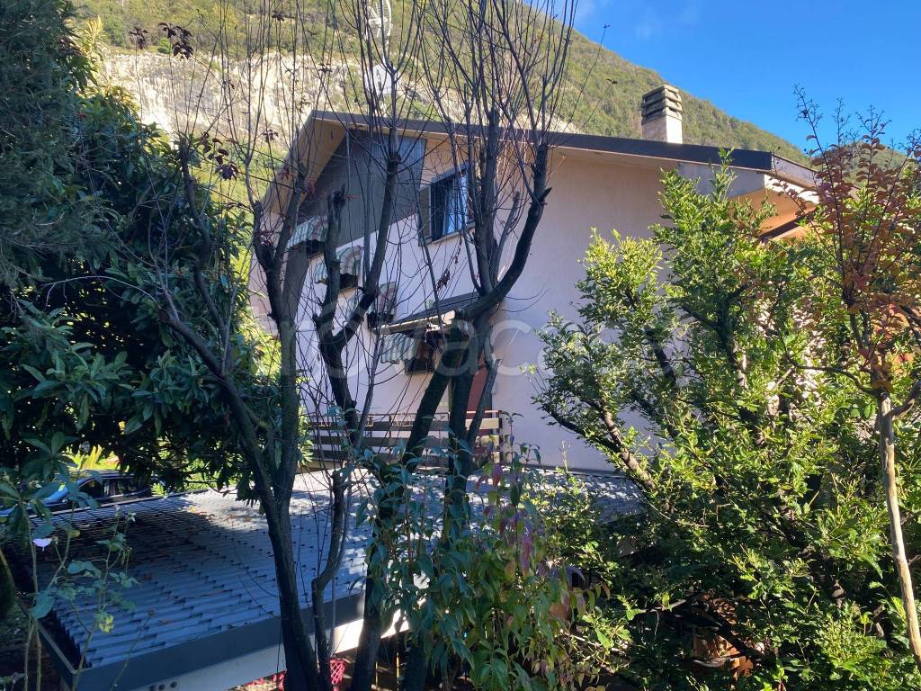 Villa in vendita a Caslino d'Erba via San Calogero