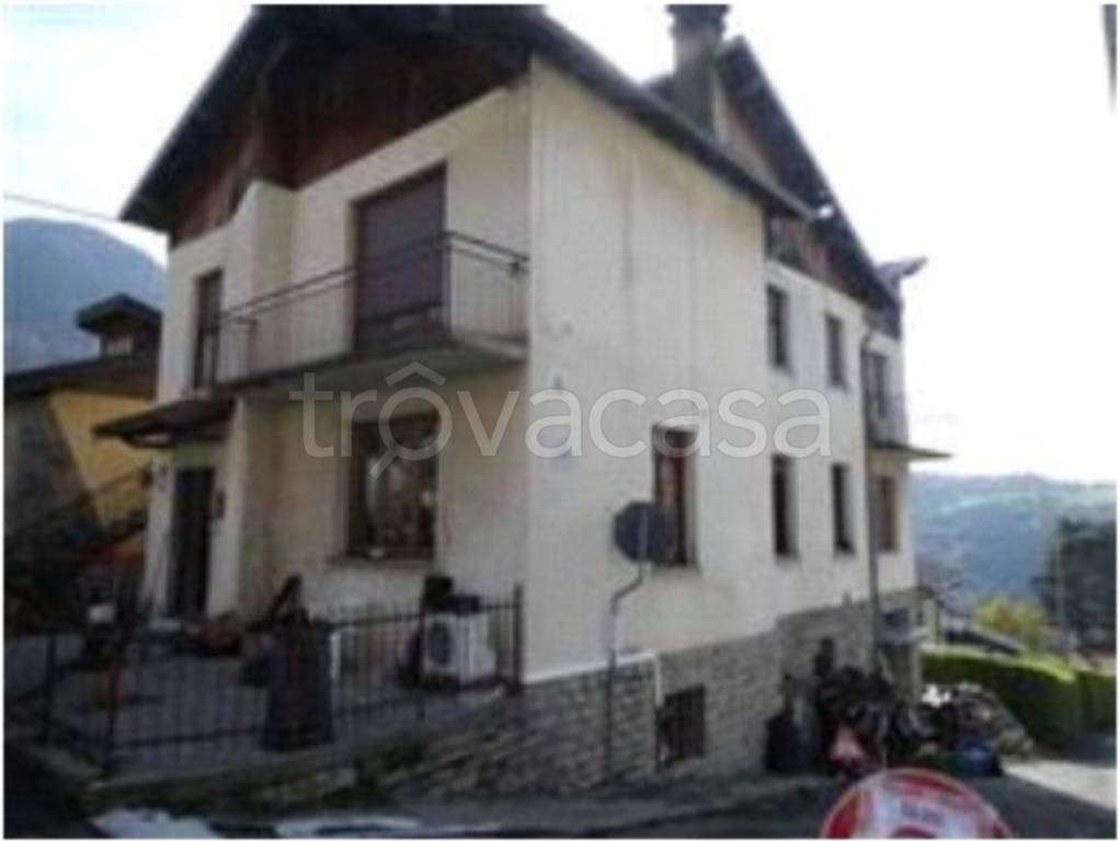 Appartamento all'asta a Esino Lario via Alle Grigne