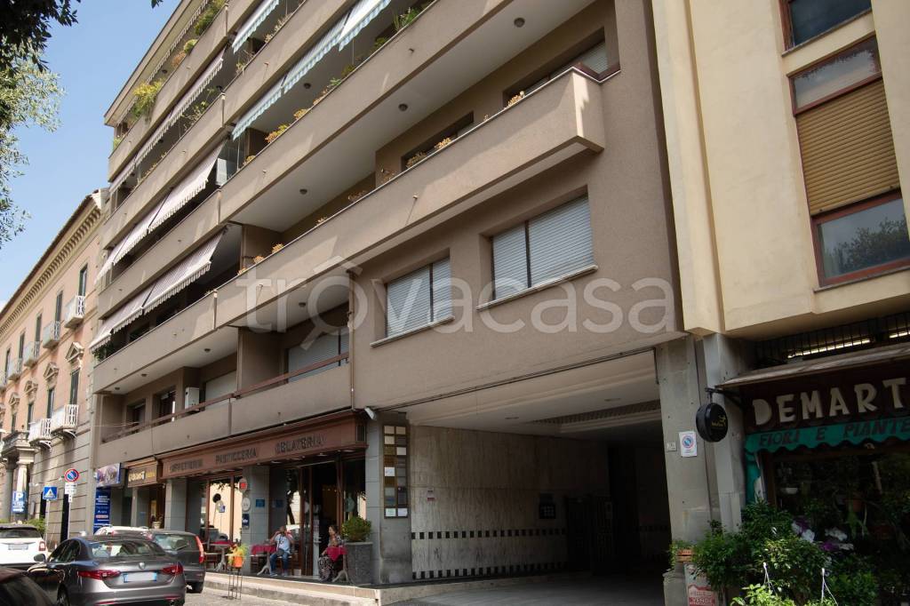 Appartamento in vendita a Caserta piazza vanvitelli, 33