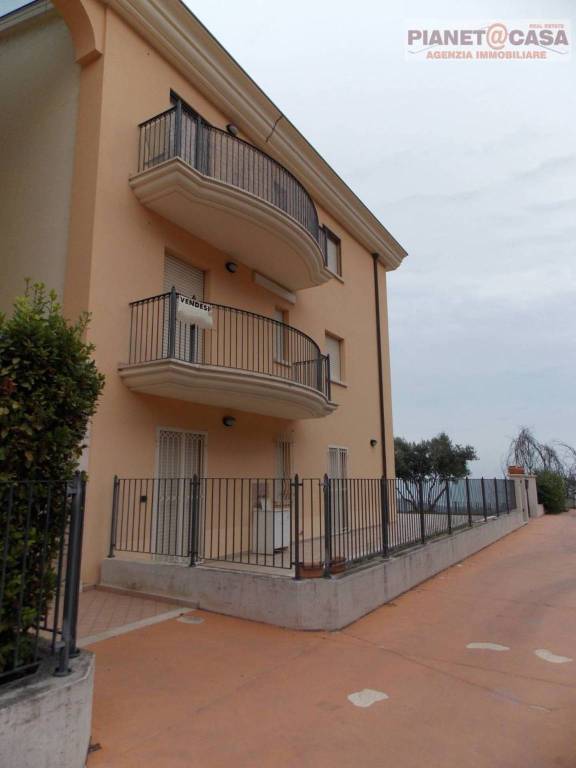 Appartamento in vendita ad Acquaviva Picena piazza della Liberta, 15