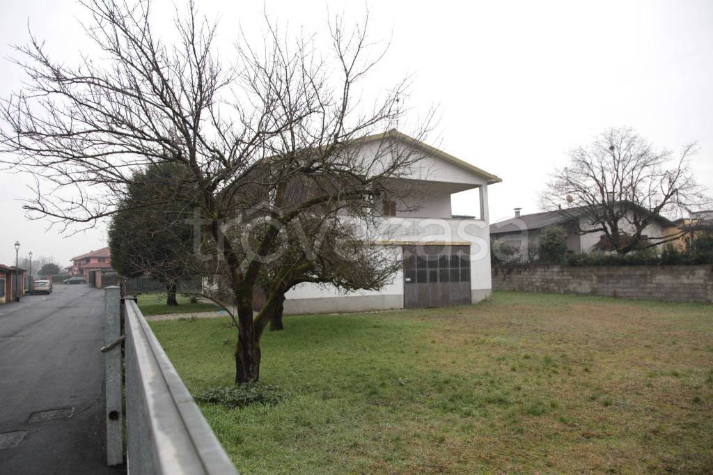 Villa in vendita a Trivolzio via delle Gardenie