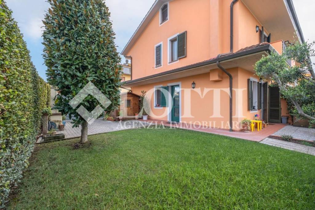 Villa a Schiera in vendita a Bientina