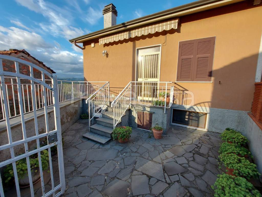 Appartamento in in vendita da privato a Follo via Borgo Vecchio, 8