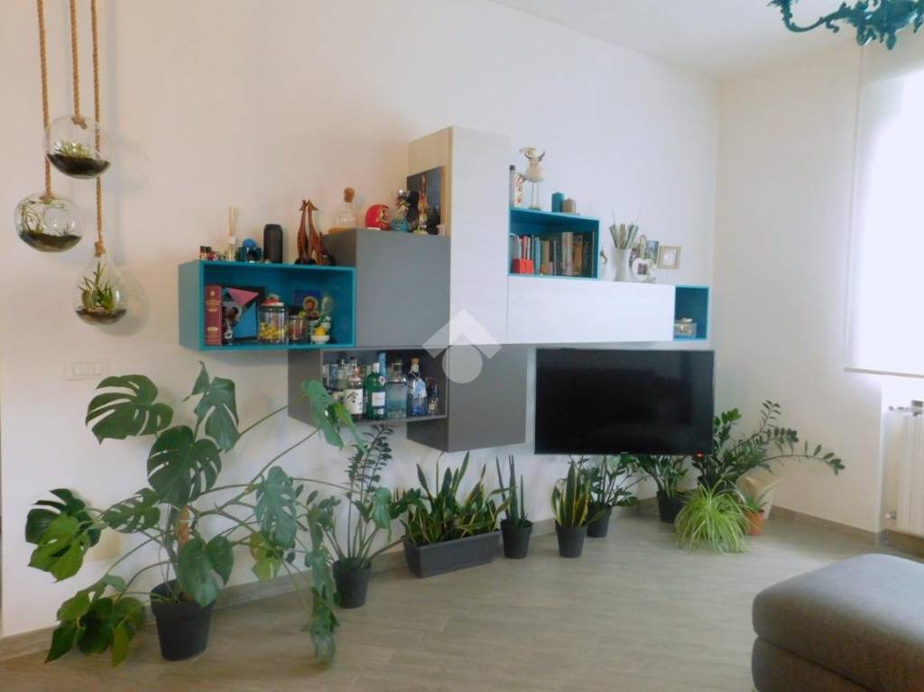 Appartamento in vendita a Casorate Sempione via Fratelli Bandiera, 1