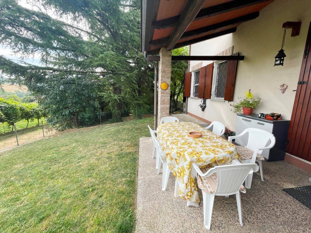 Villa a Schiera in vendita a Castelvetro di Modena via Sinistra Guerro, 18/a