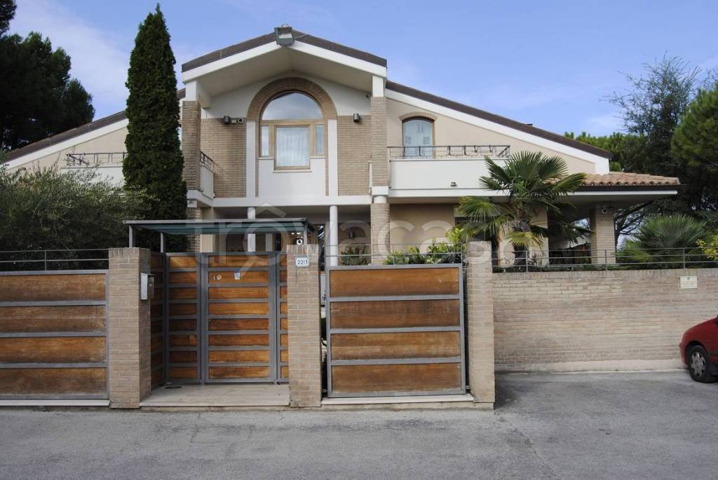 Villa in vendita a Pescara strada Colle Pizzuto