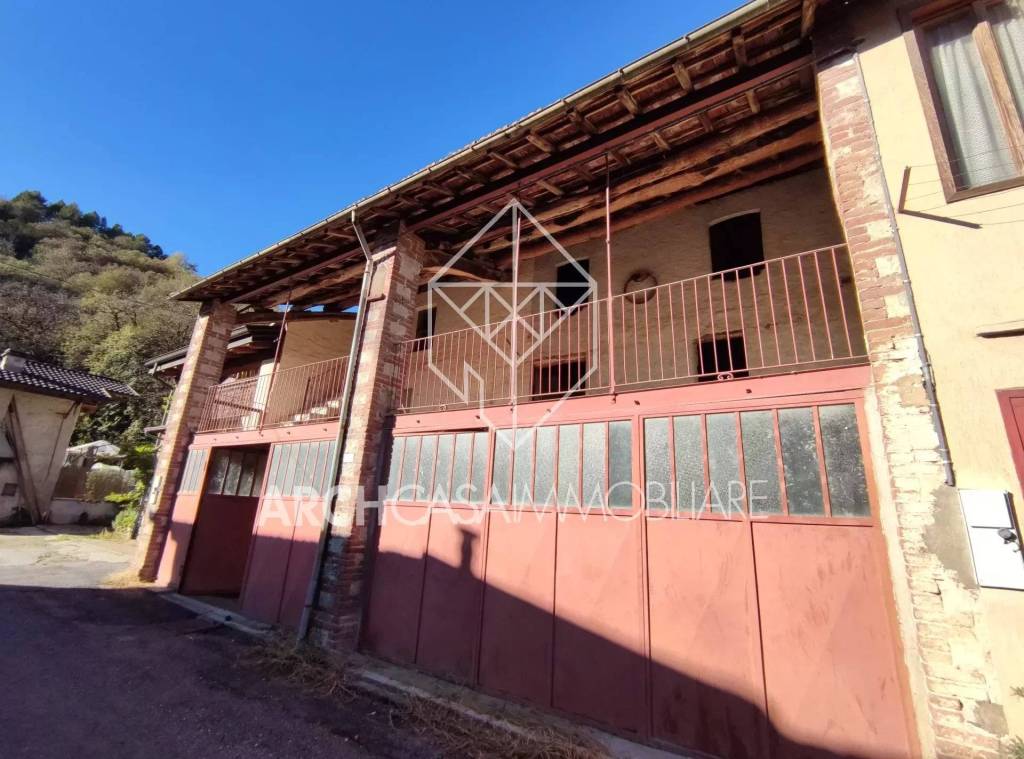 Rustico in vendita a Boves via Rosbella 6.