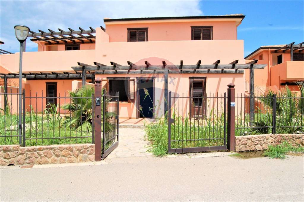 Appartamento in vendita a Campofelice di Roccella