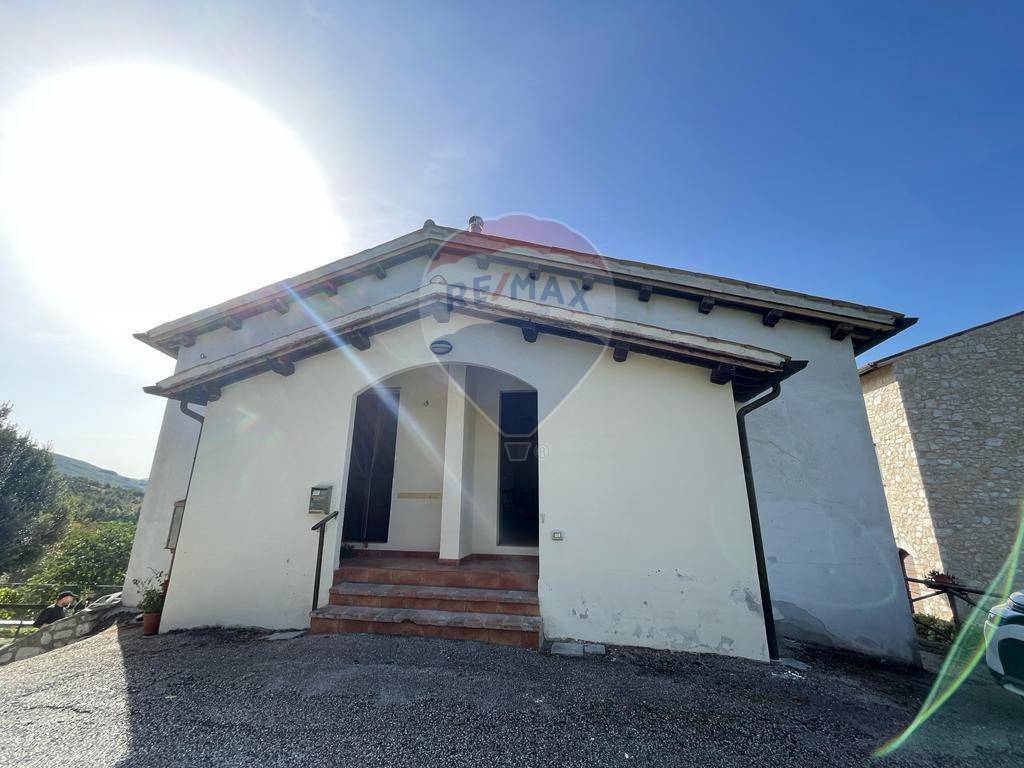Casa Indipendente in vendita a Foligno loc. Cerritello, snc