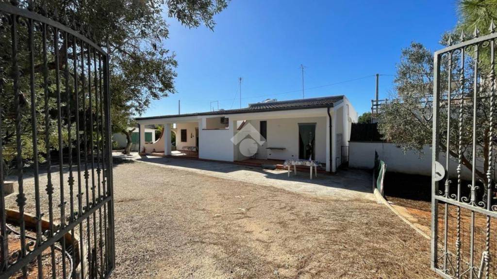 Villa in vendita a Racale contrada occhichiuso