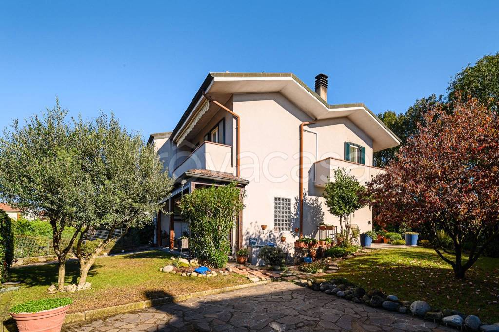 Villa Bifamiliare in vendita a Cogliate via Piave, 79/2