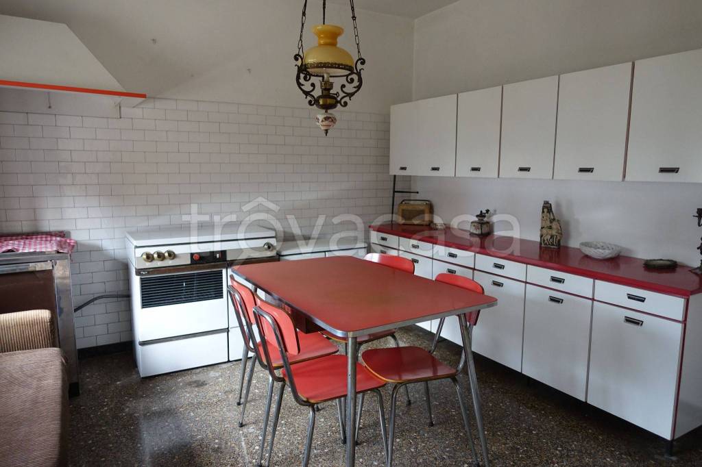 Rustico in in vendita da privato a Caneva piazza Martiri Garibaldini