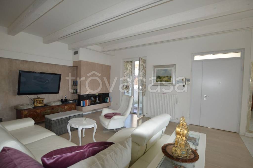 Villa a Schiera in vendita a Jesi via degli Appennini