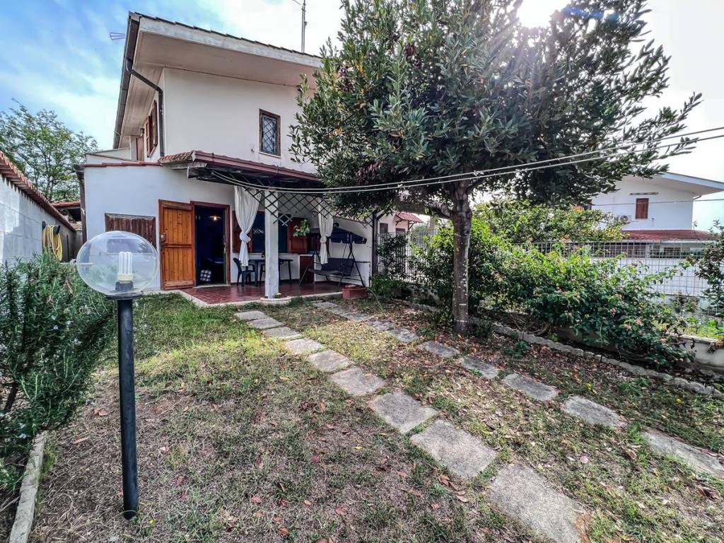 Villa in vendita ad Anzio via Merope