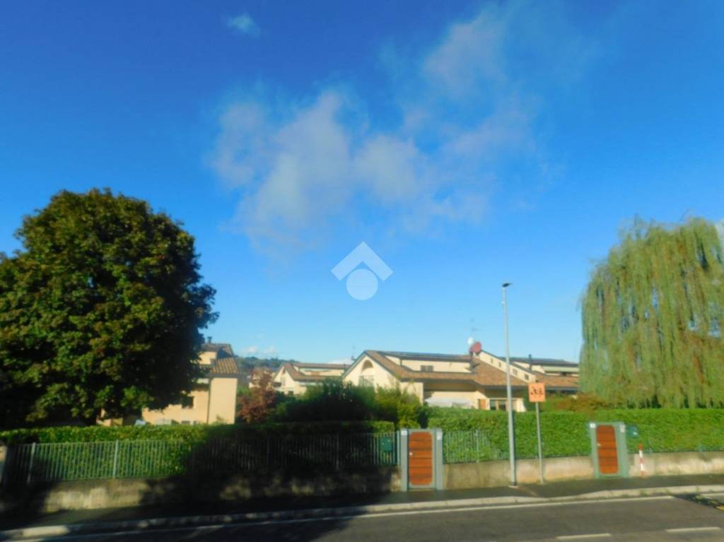 Villa Bifamiliare in vendita ad Azzate via Molinello, 18