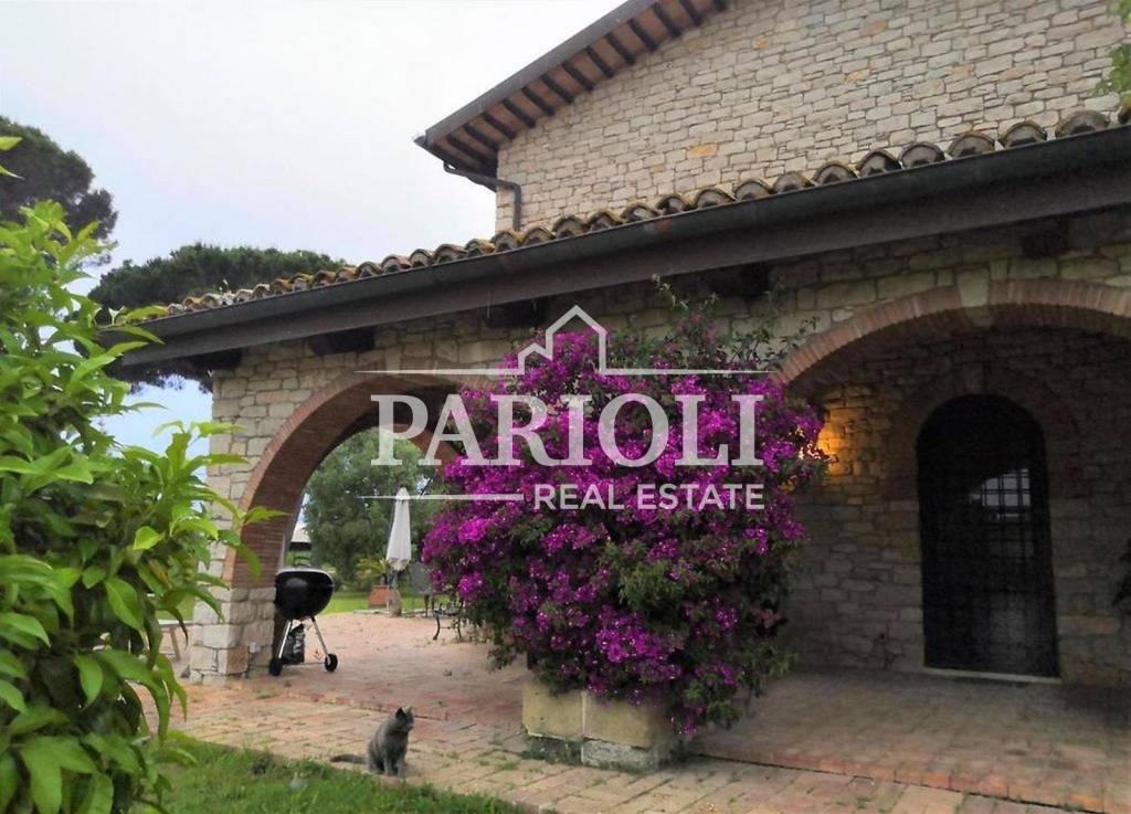 Villa in vendita a Sabaudia strada Acquaviva