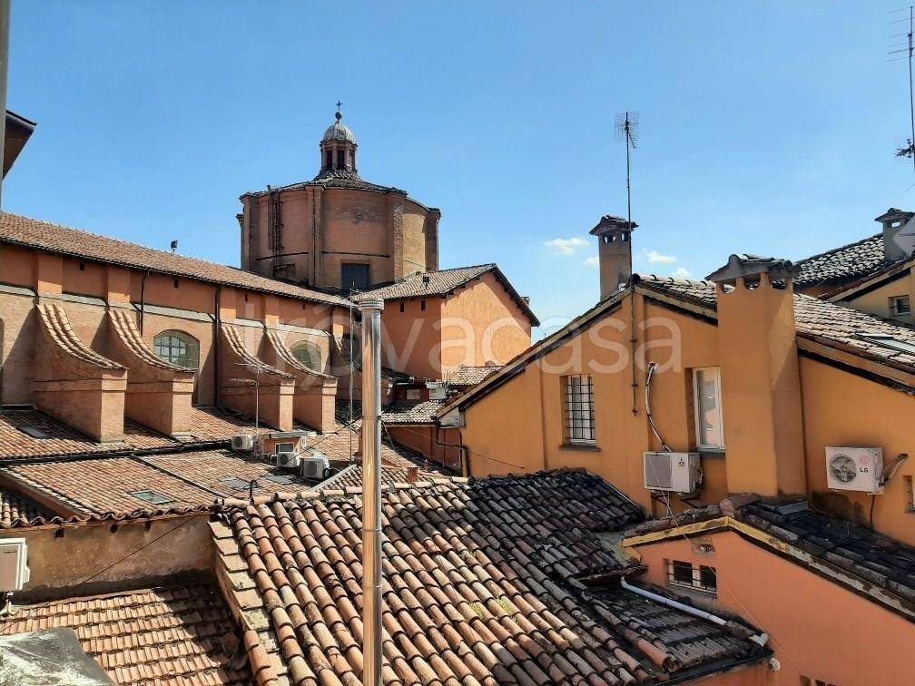 Appartamento in vendita a Bologna via Collegio di Spagna