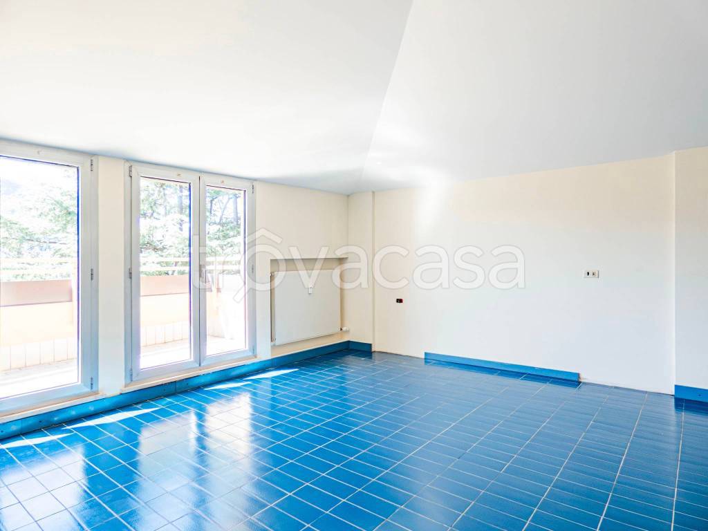 Attico in vendita a Como largo Mario Radice, 2