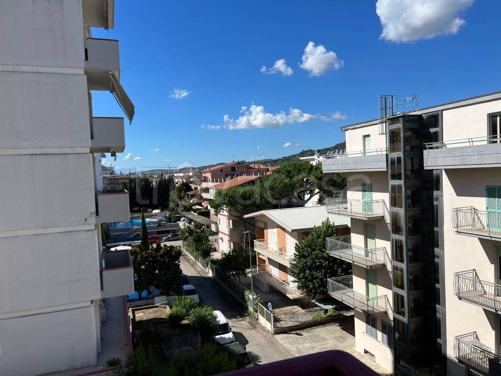 Appartamento in vendita ad Alba Adriatica lungomare Guglielmo Marconi, 156