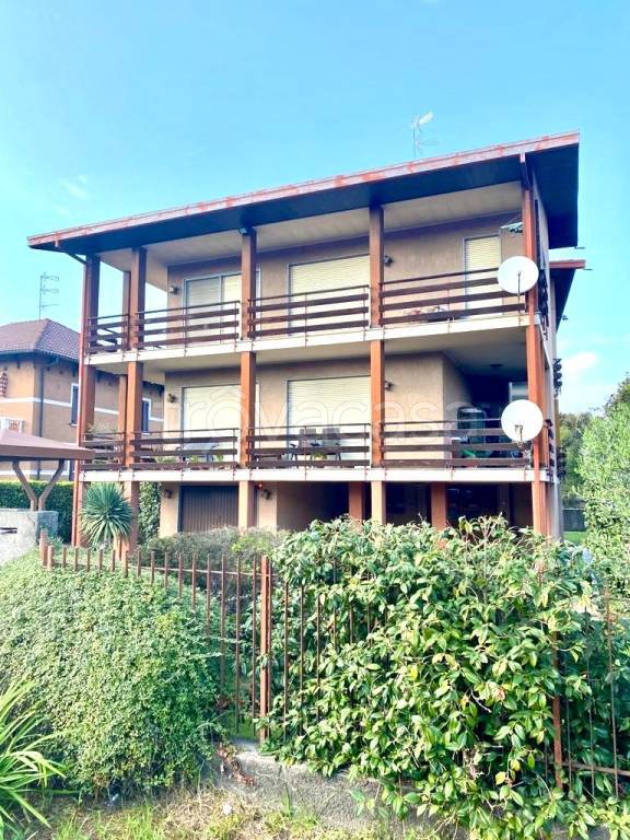 Villa in vendita a Castelletto sopra Ticino strada Statale del Sempione