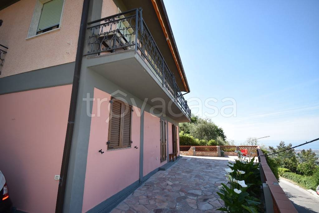 Villa in vendita a Pietrasanta via Rebuto