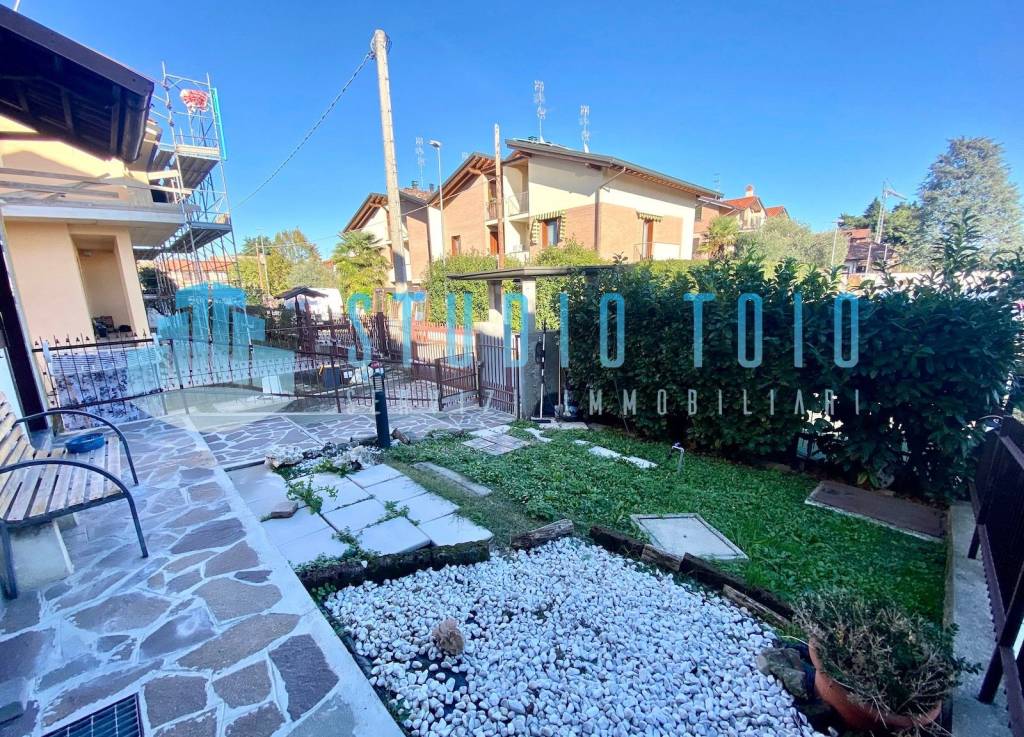 Villa a Schiera in vendita ad Agrate Brianza via Ghiringhella, 116